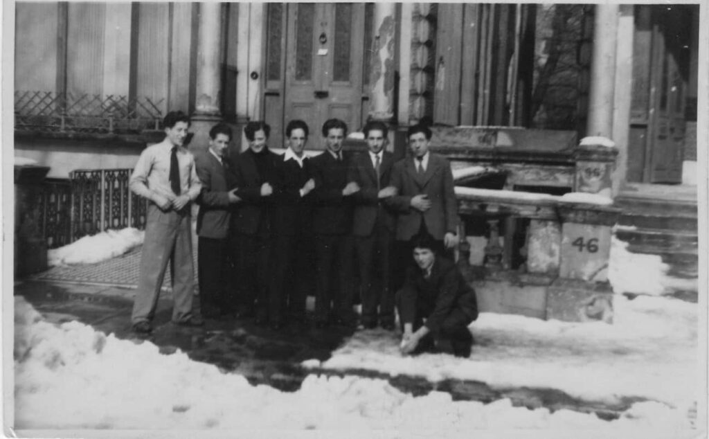 Belsize Park. Issac Pomerance (left) and Gerson Frydman (5th from left ...